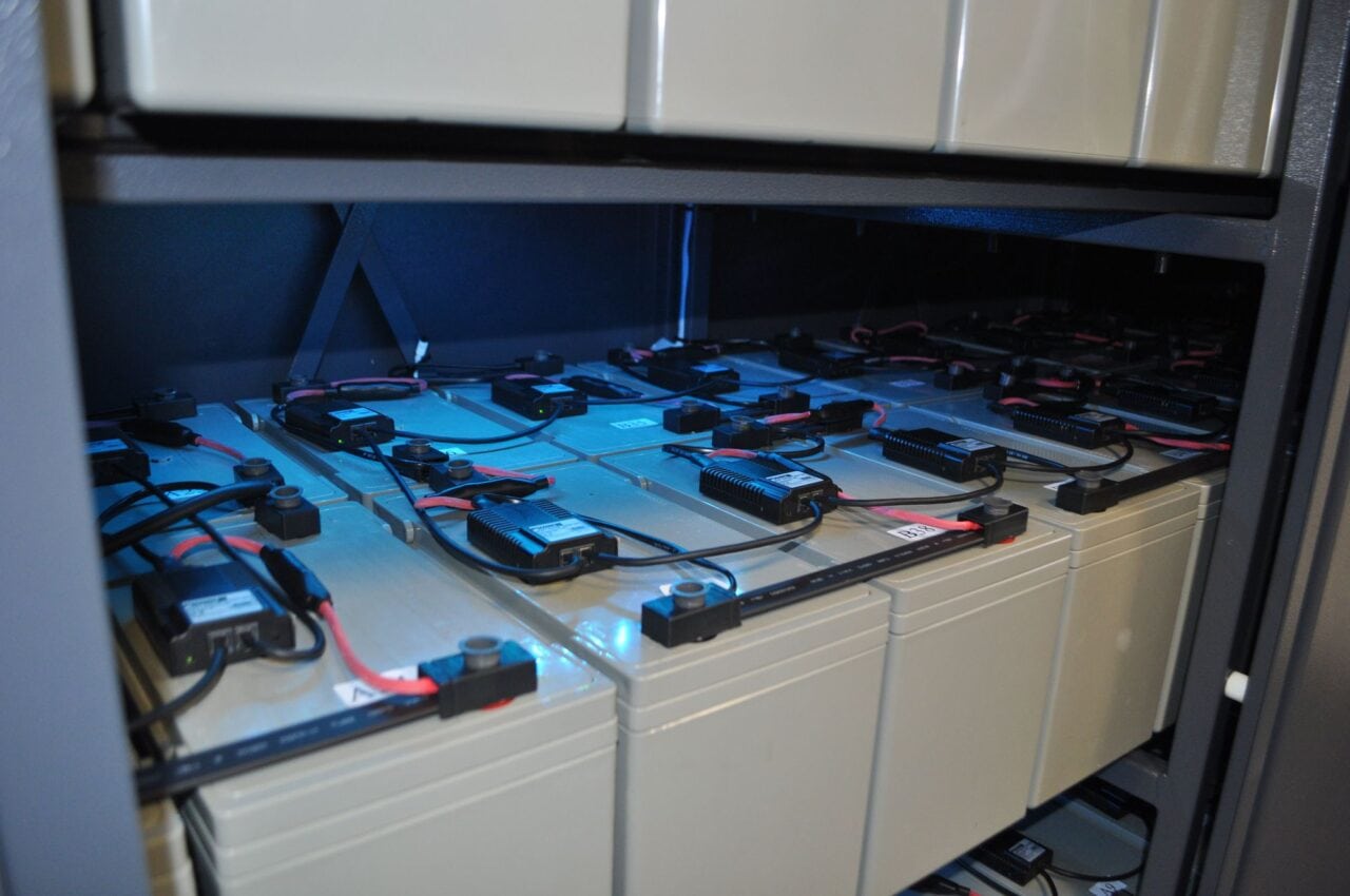 What Is the Difference Between VRLA and Li-ion Batteries?